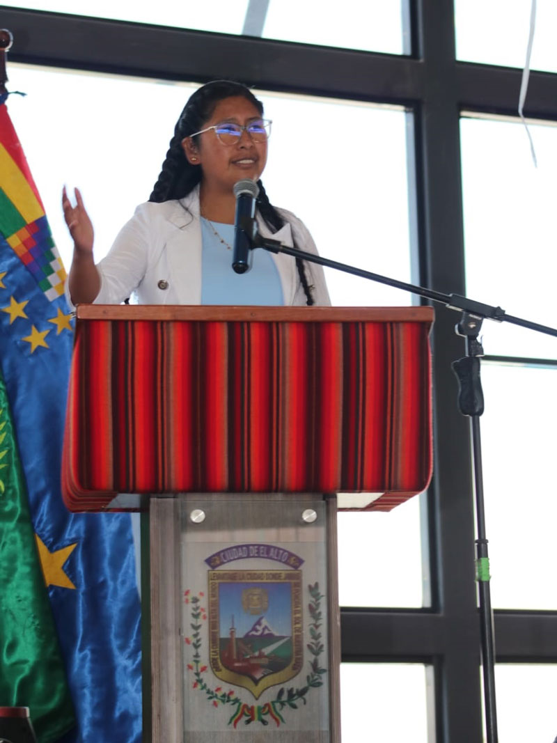 La Terminal Metropolitana de El Alto inaugura un moderno patio de comidas